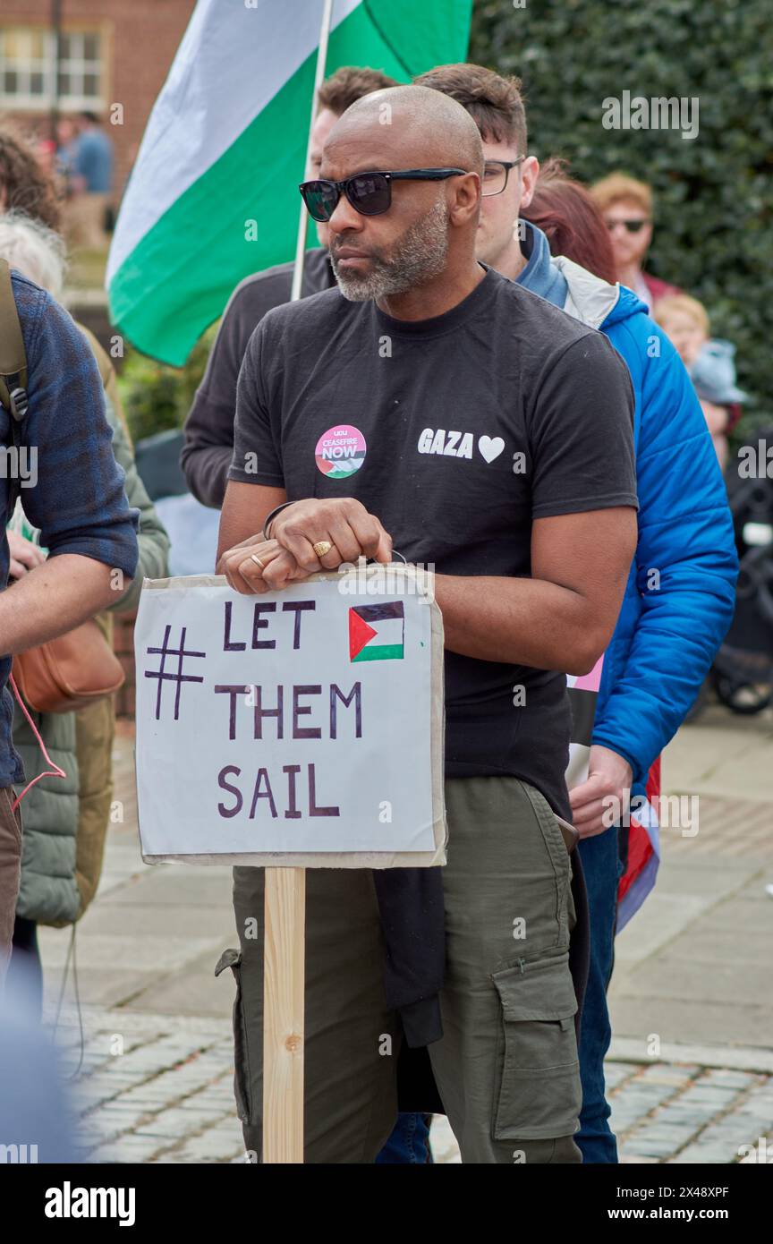 Belfast, United Kingdom 1 05 2024 Queen's University Belfast workers ...