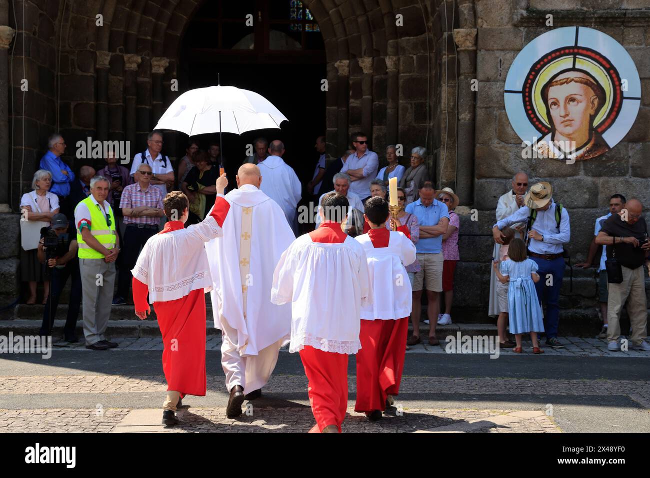 Le Dorat, France. Septennial ostensions of Dorat which celebrate the ...