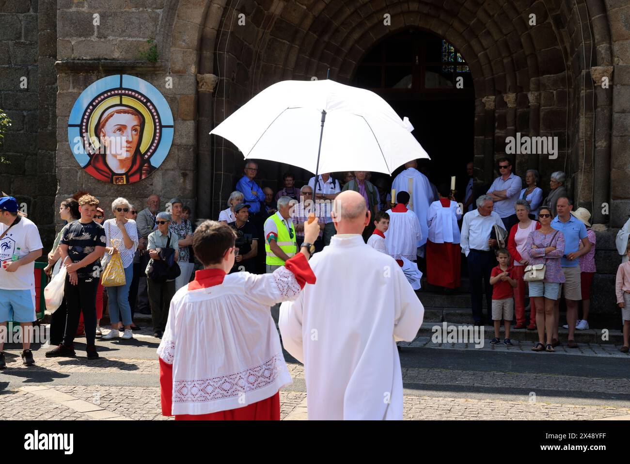 Le Dorat, France. Septennial ostensions of Dorat which celebrate the ...