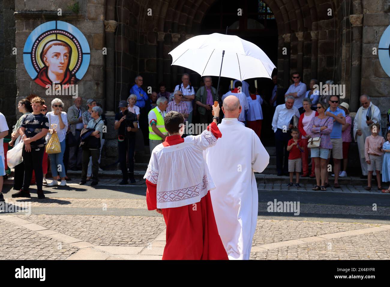 Le Dorat, France. Septennial ostensions of Dorat which celebrate the ...