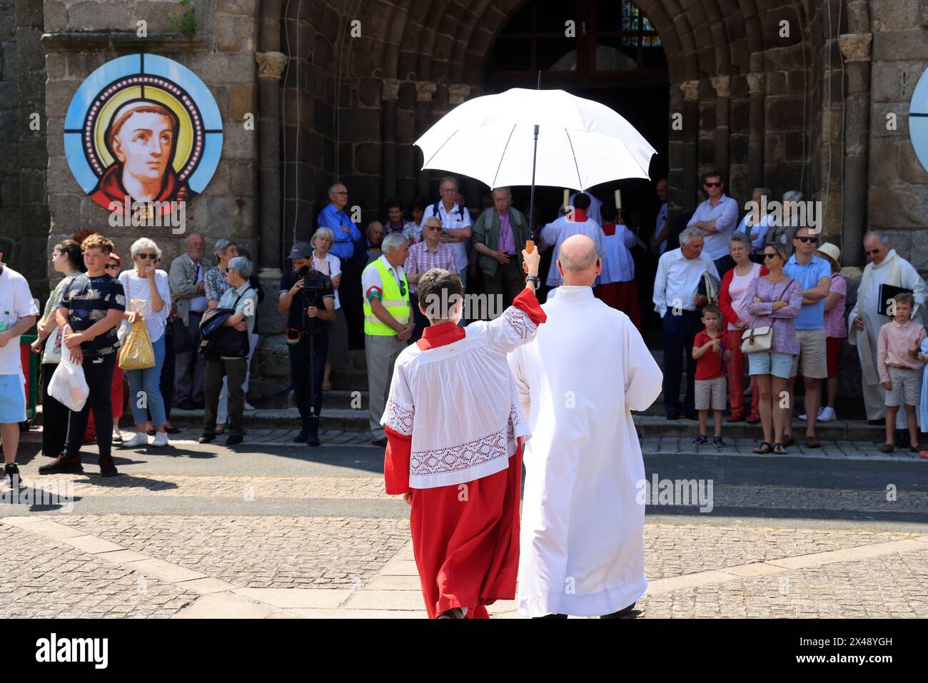 Le Dorat, France. Septennial ostensions of Dorat which celebrate the ...