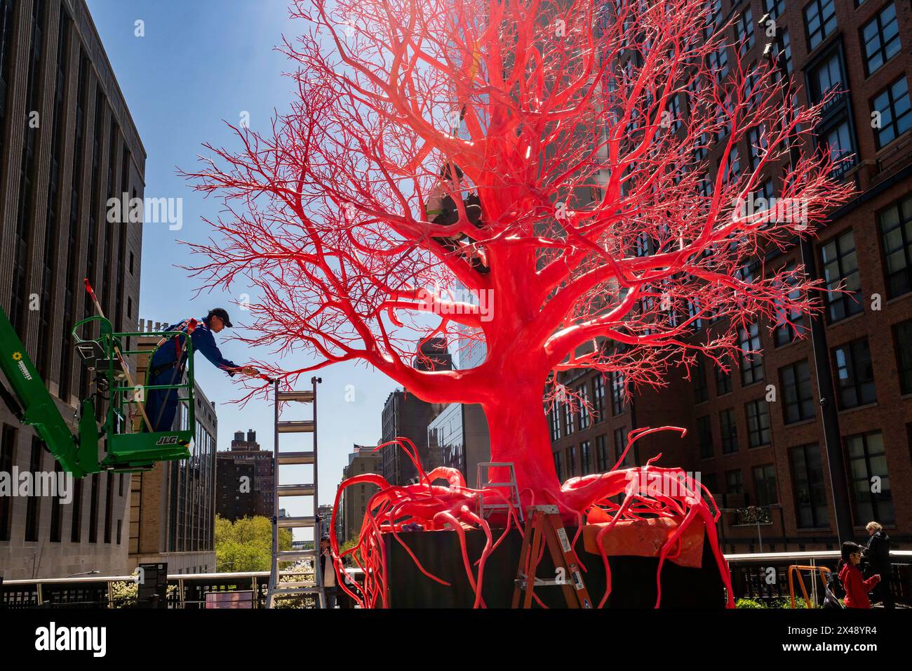 High line plinth new york hi-res stock photography and images - Alamy