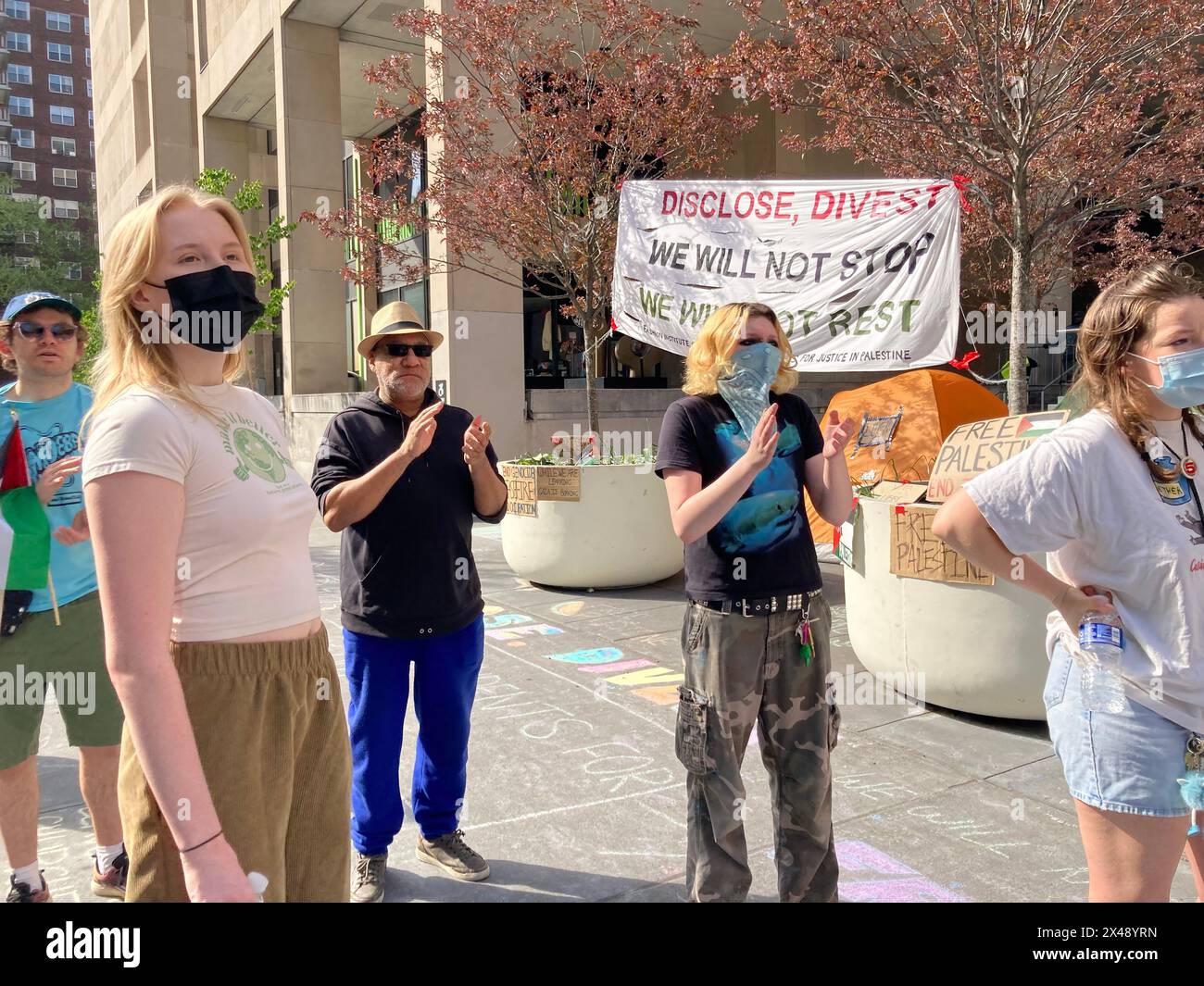 Students from the Fashion Institute of Technology (FIT) and their ...