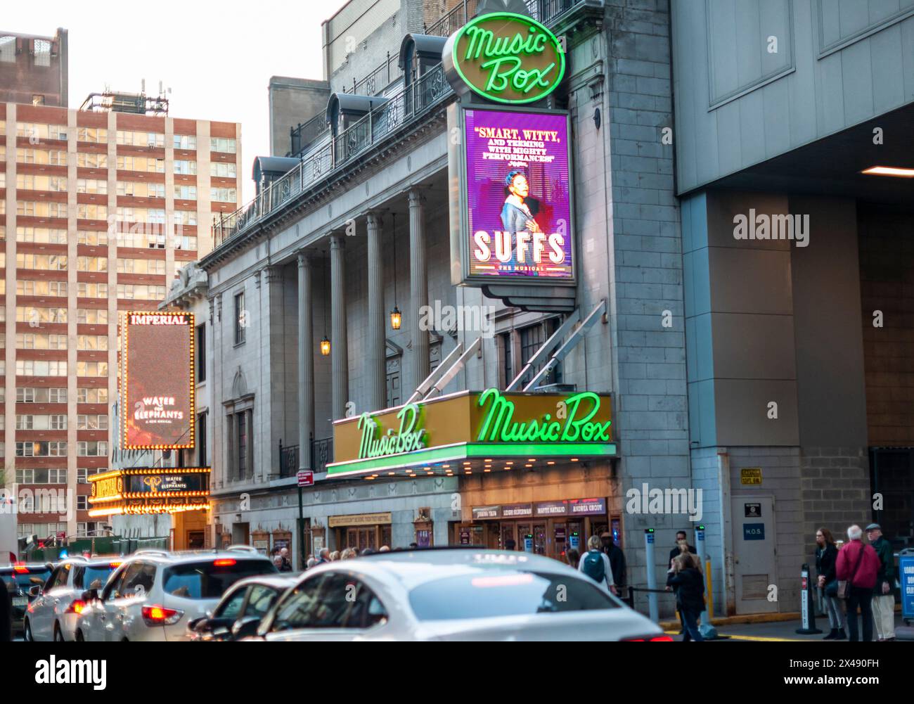 Theatergoers outside the Music Box Theatre to see the musical ÒSuffsÓÓ ...