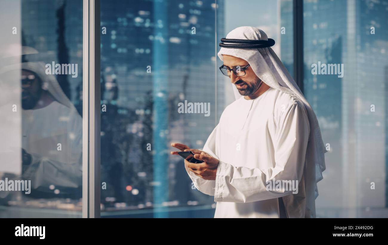 Emirati businessman phone hi-res stock photography and images - Alamy