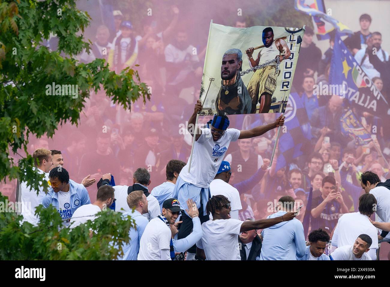 Milan Italy 28 April 2024 Denzel Dumfries Of Fc Internazionale Holds
