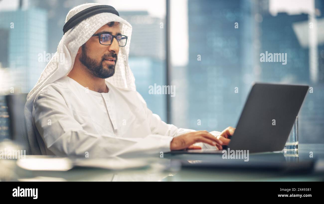 Successful Arab Businessman in Glasses and White Traditional Outfit ...