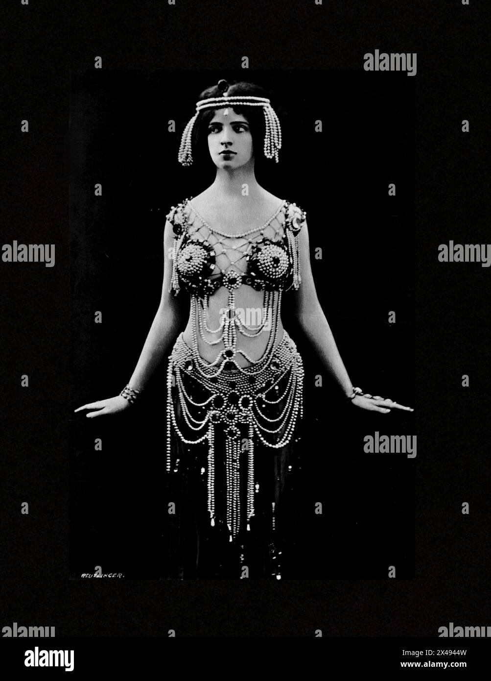 Leopold-Emile Reutlinger - Maud Allan as Salome - 1906-1910 Stock Photo ...