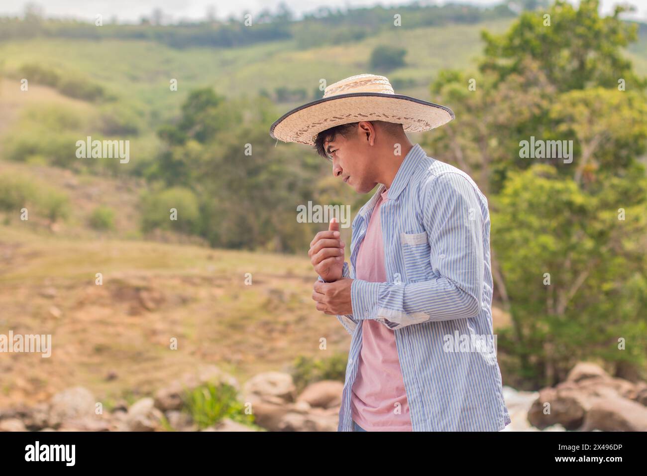 lifestyle: latin peasant with straw hat in the countryside Stock Photo ...