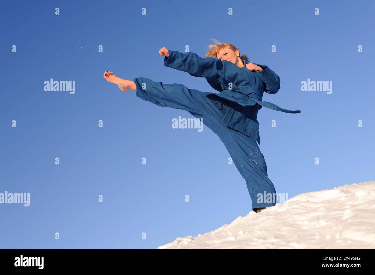 Karate woman barefoot hi-res stock photography and images - Alamy