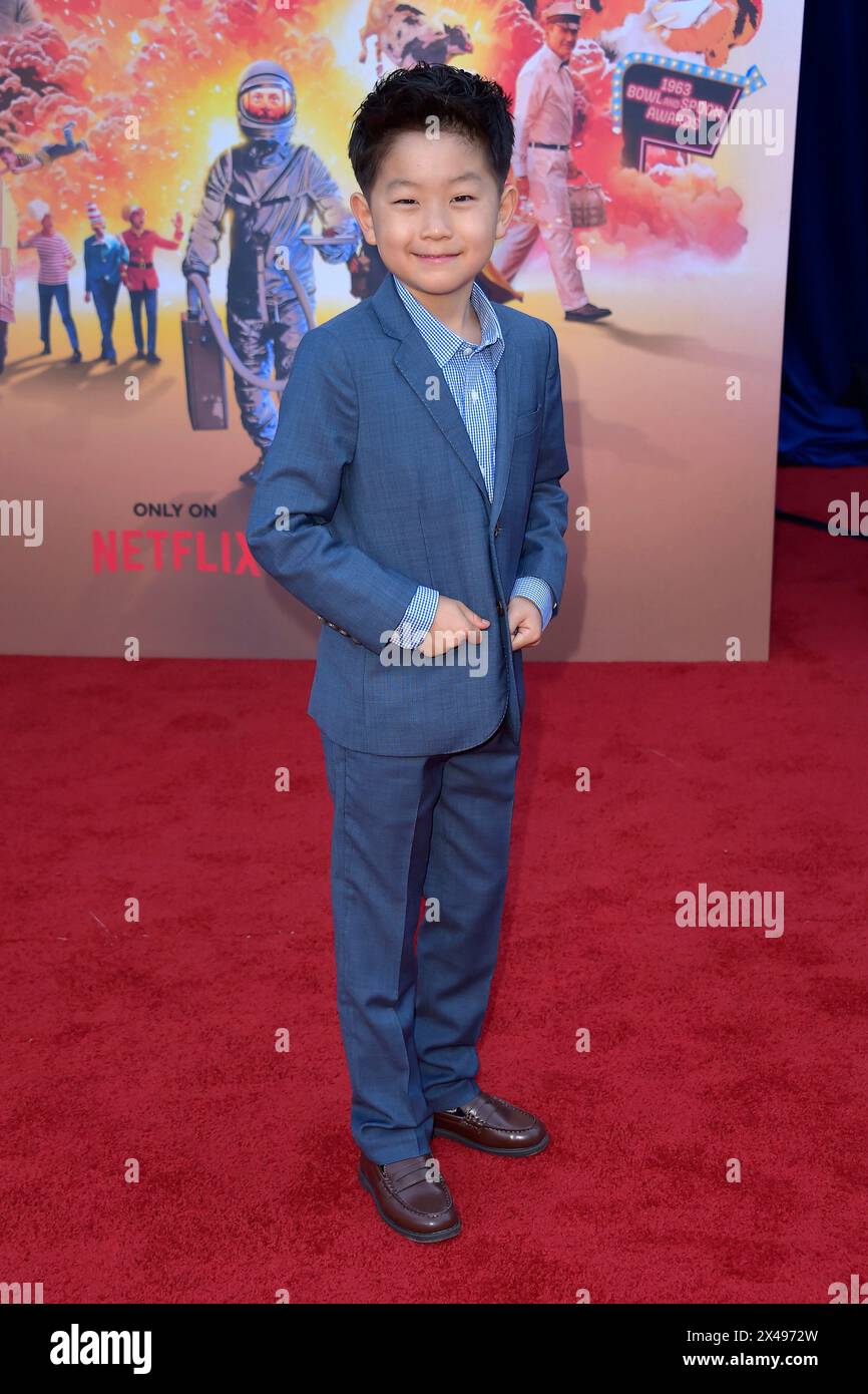 Isaac Bae bei der Premiere des Netflix-Films 'Unfrosted' im Egyptian Theater. Los Angeles, 30.04 ...