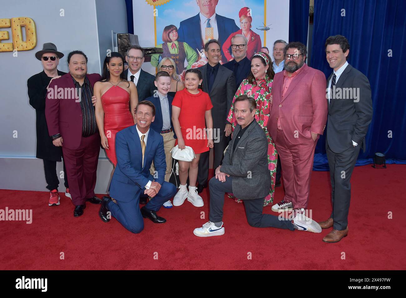Jerry Seinfeld mit Cast bei der Premiere des Netflix-Films 'Unfrosted ...