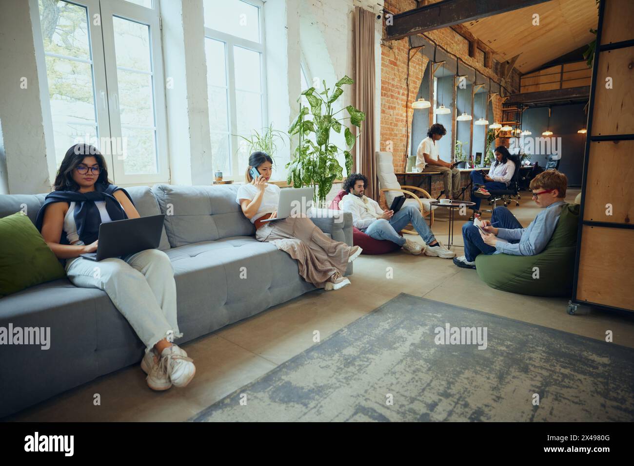 Dynamic workspaces hi-res stock photography and images - Alamy