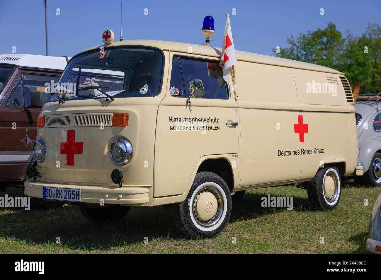 Volkswagen VW T2 Transporter Bulli, Krankenwagen, 41. MaiKäferTreffen ...