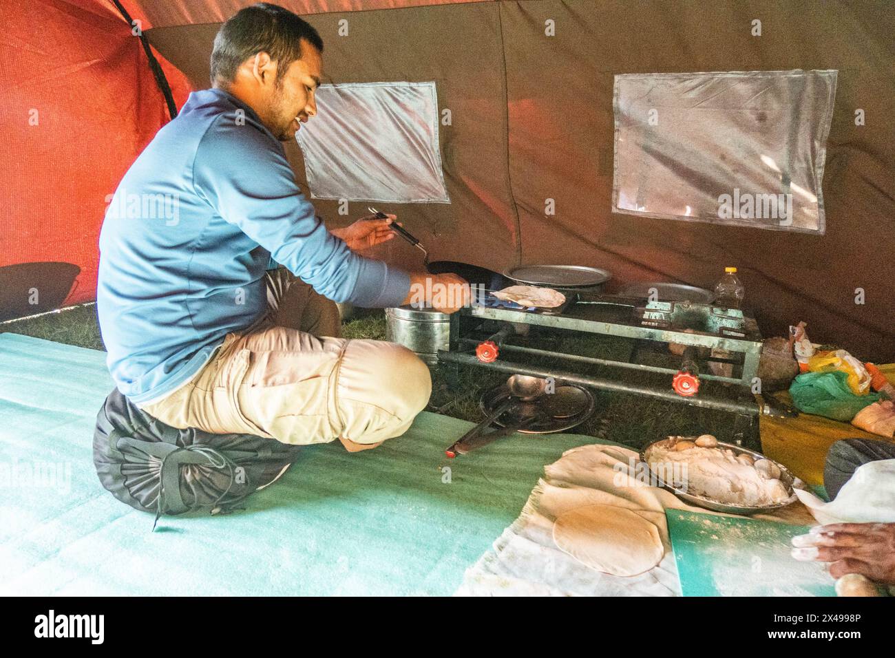 Cooking in a tent on an expedition to Warwan Valley, Kashmir, India ...