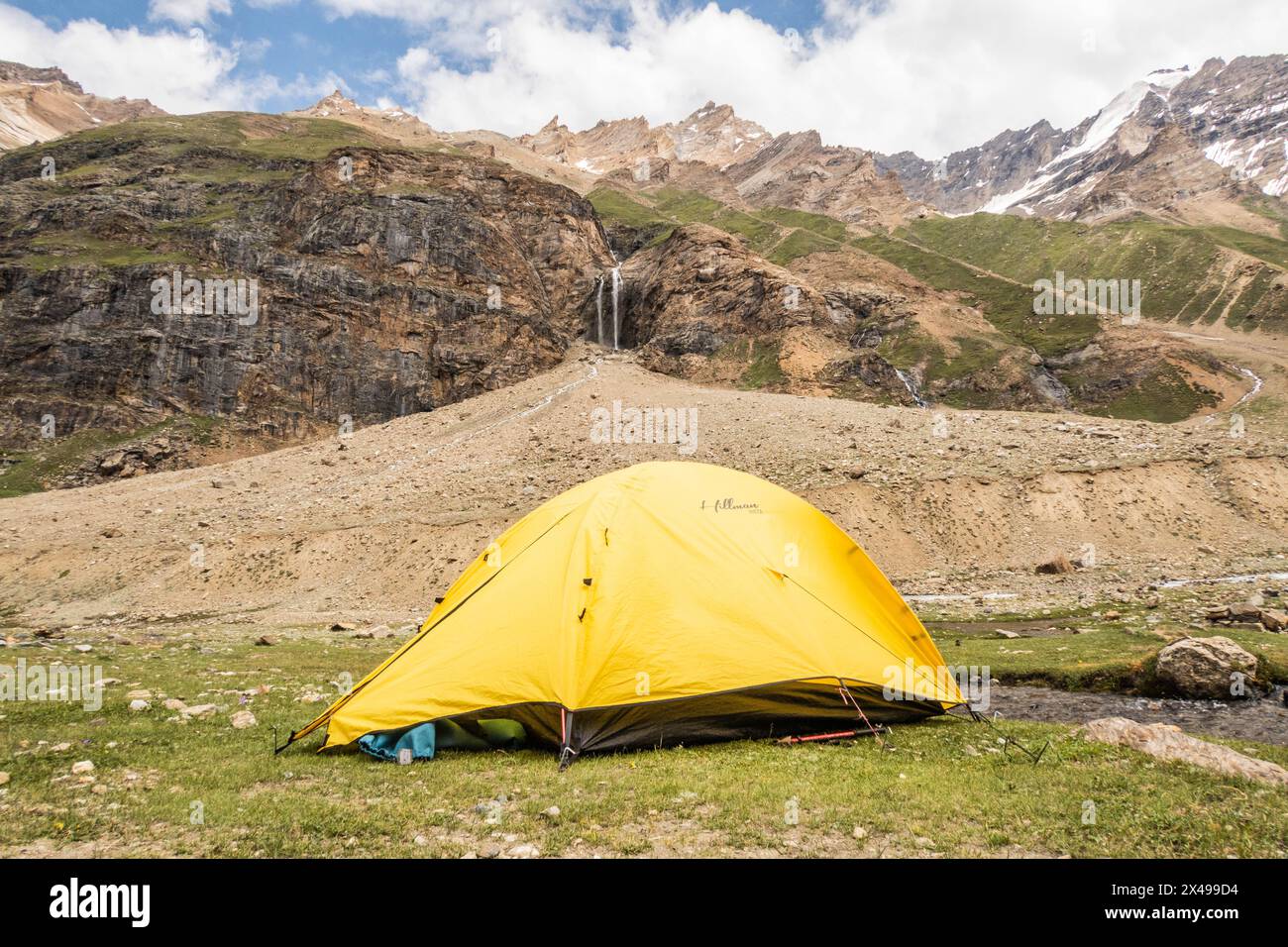 Camping in the Warwan Valley, Pir Panjal Range, Kashmir, India Stock ...