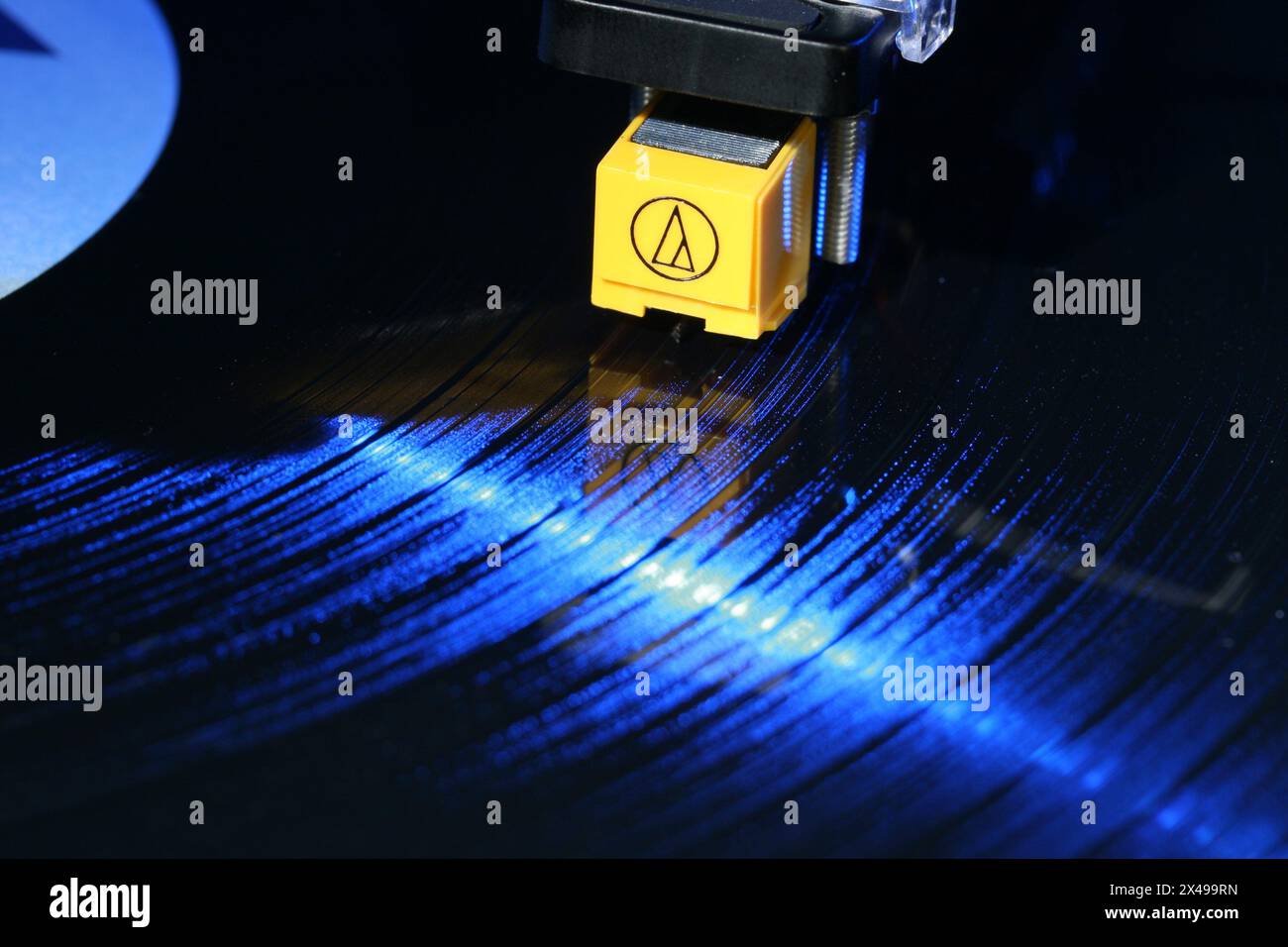 Vinyl record player deck and cartridge Stock Photo - Alamy