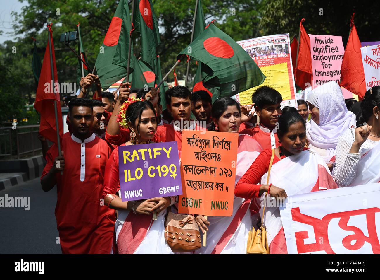 Bangladeshi garment workers and other labor organization activists ...