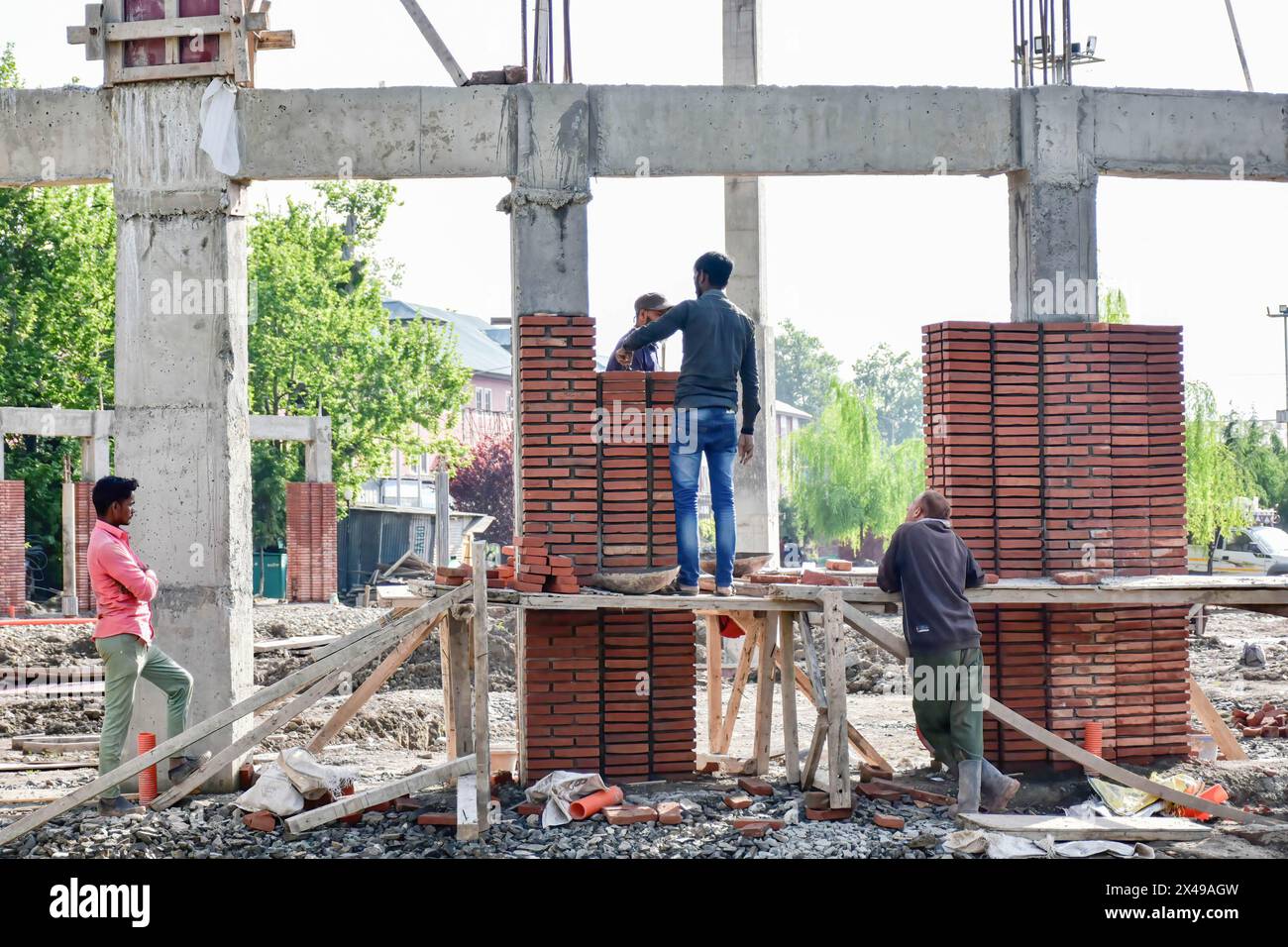 Srinagar, India. 01st May, 2024. Laborers works at a construction ...