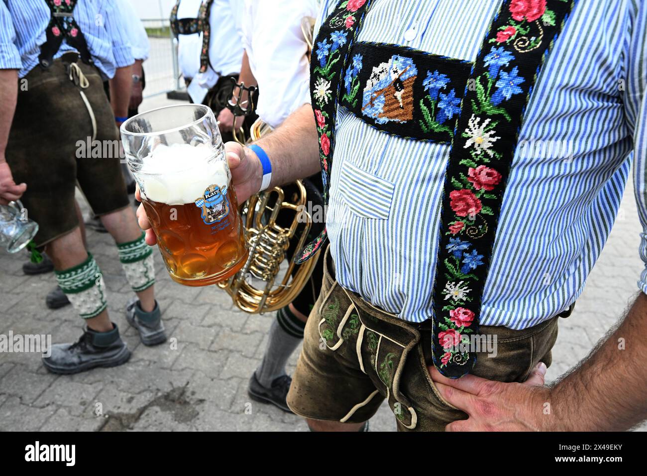 01 May 2024, Bavaria, Glentleiten: After erecting the maypole, a ...