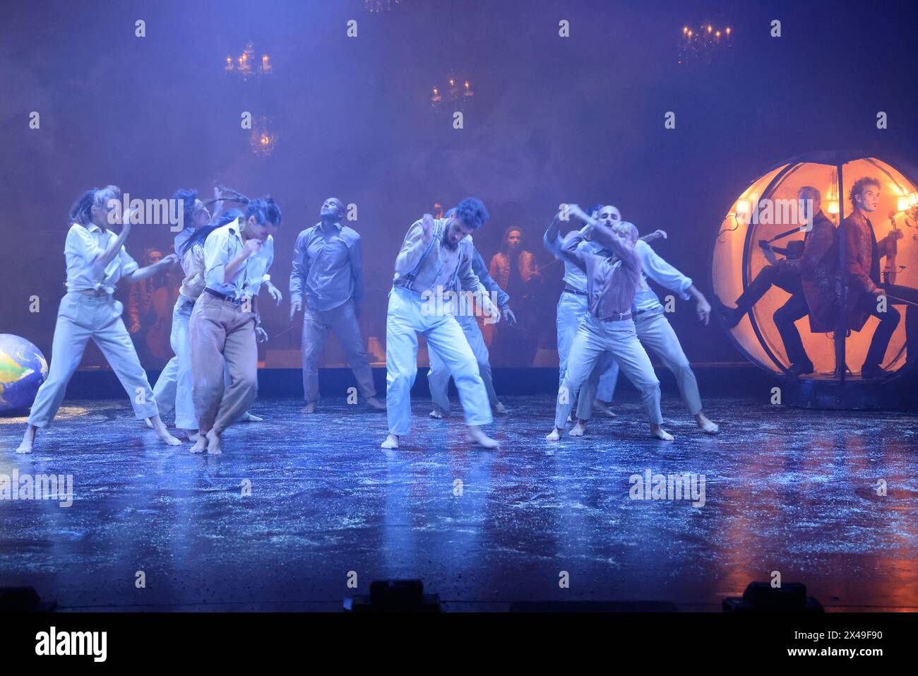 Folia, a contemporary dance show where hip-hop, classical and baroque ...