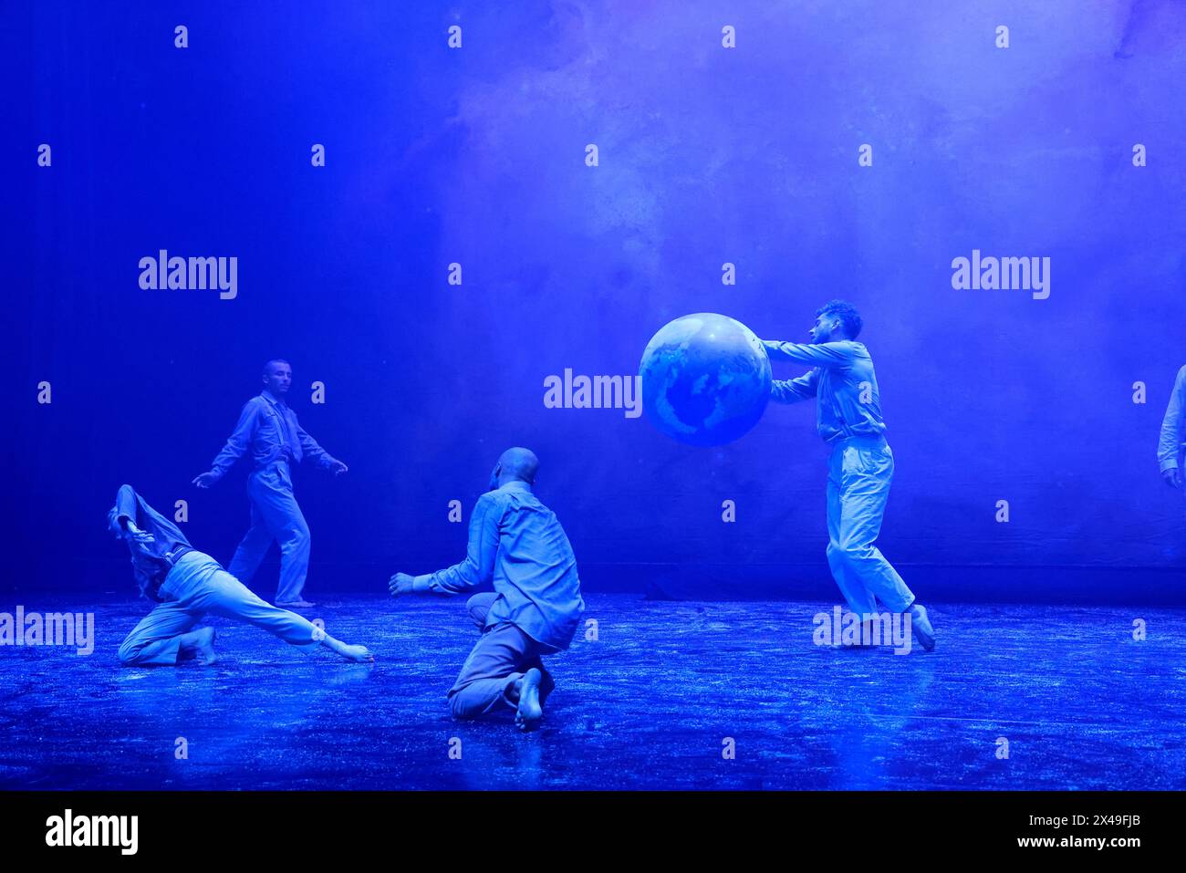 Folia, a contemporary dance show where hip-hop, classical and baroque ...