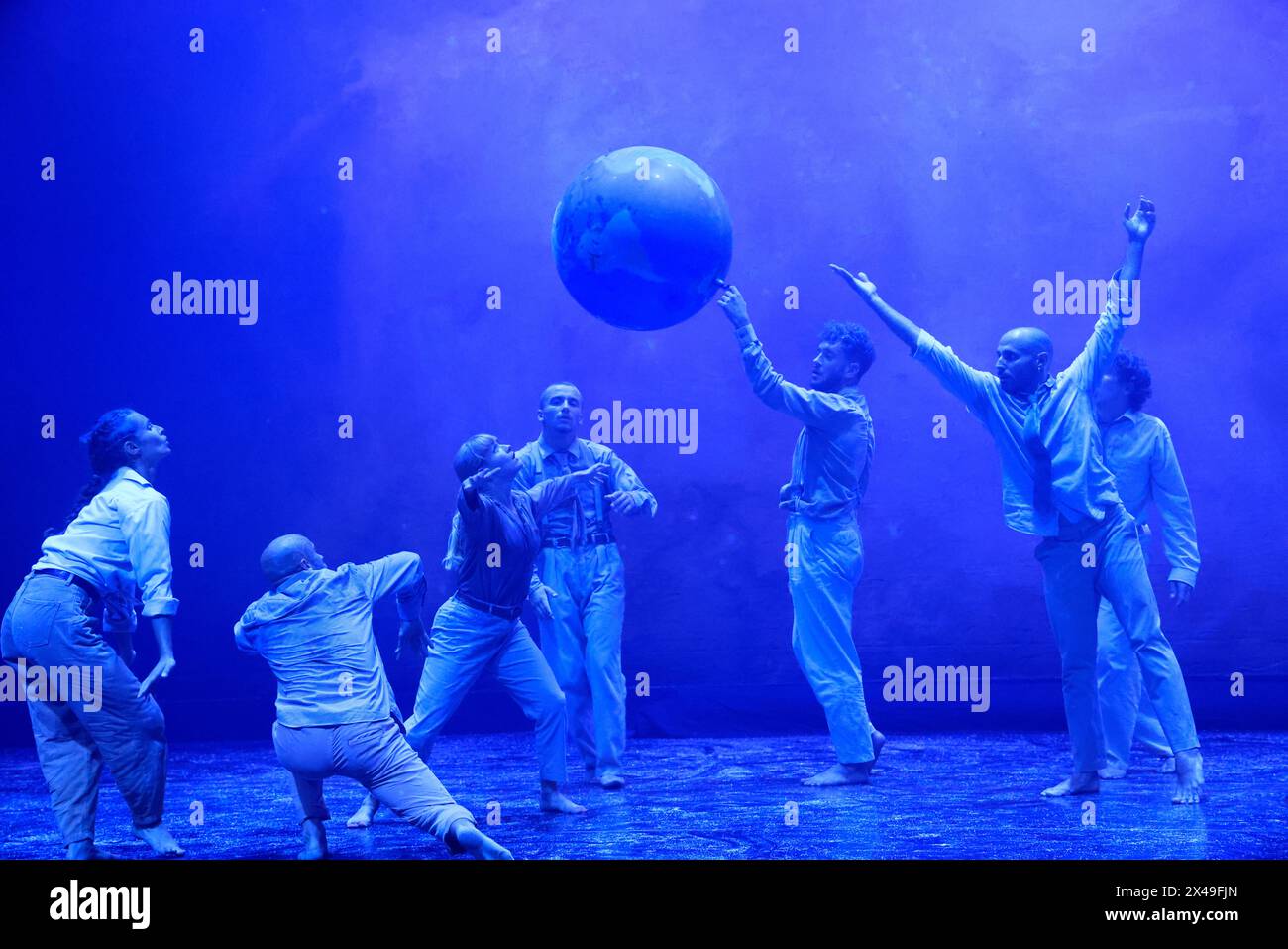 Folia, a contemporary dance show where hip-hop, classical and baroque ...