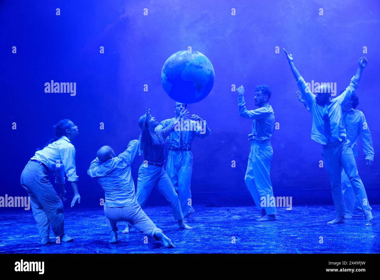 Folia, a contemporary dance show where hip-hop, classical and baroque ...