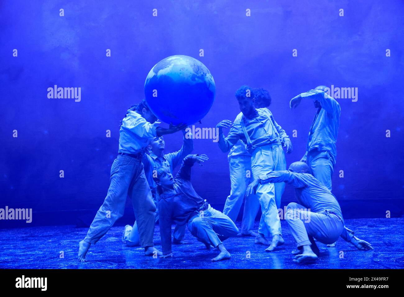 Folia, a contemporary dance show where hip-hop, classical and baroque ...