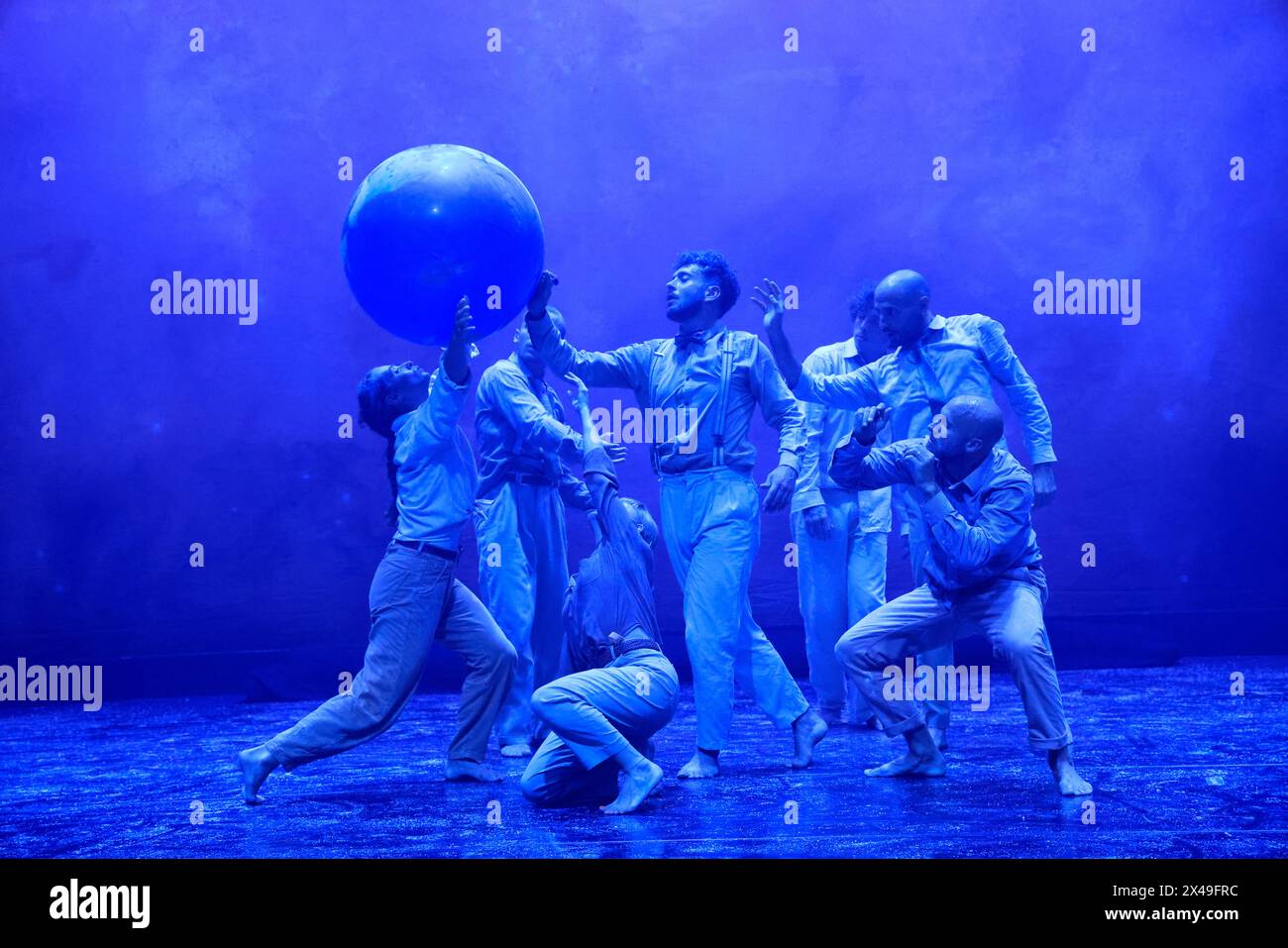 Folia, a contemporary dance show where hip-hop, classical and baroque ...