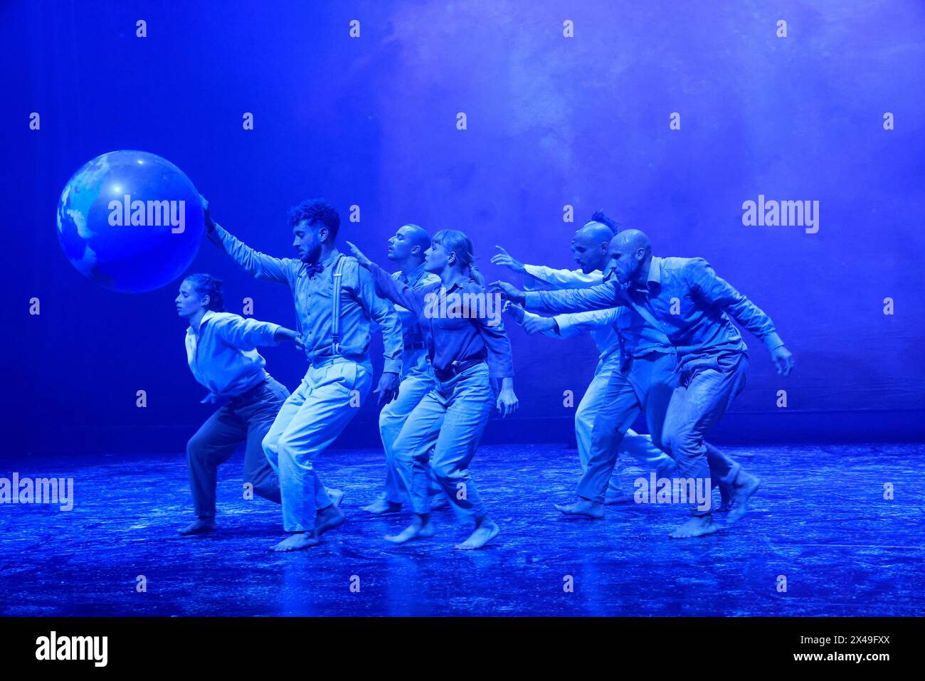 Folia, a contemporary dance show where hip-hop, classical and baroque ...