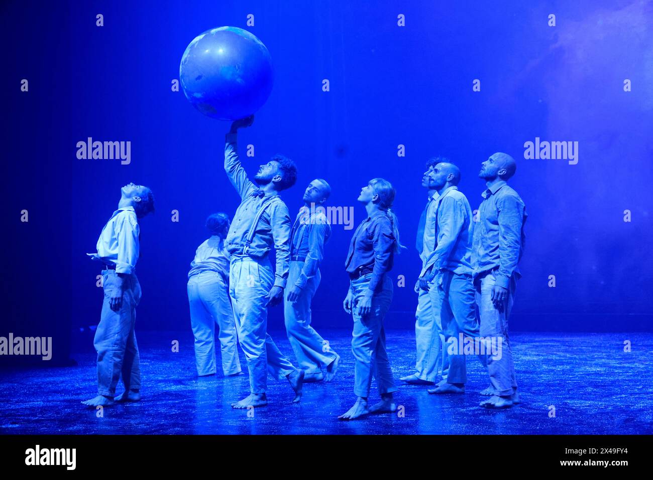 Folia, a contemporary dance show where hip-hop, classical and baroque ...