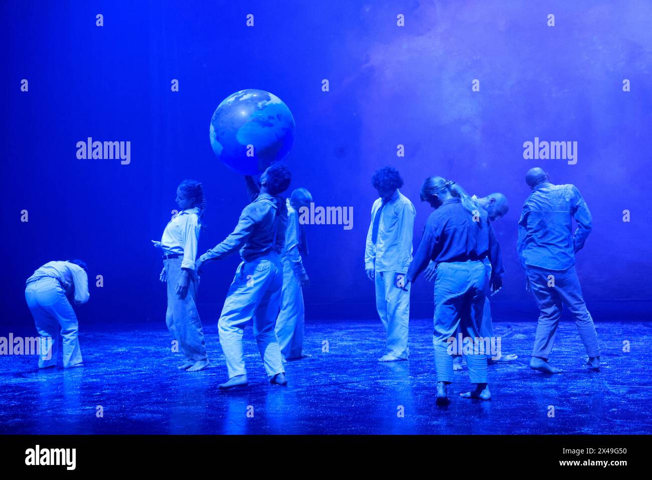 Folia, a contemporary dance show where hip-hop, classical and baroque ...