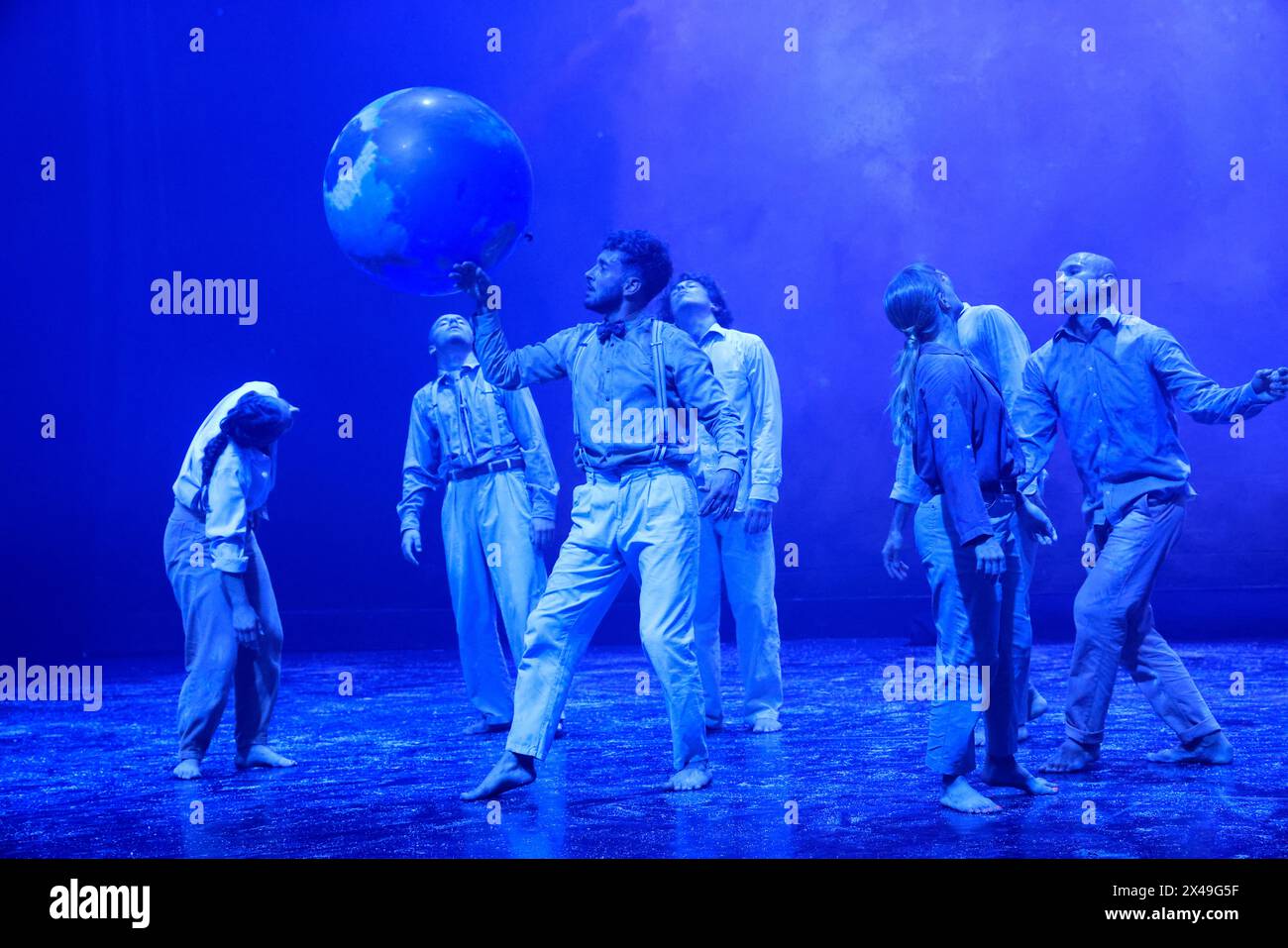 Folia, a contemporary dance show where hip-hop, classical and baroque ...