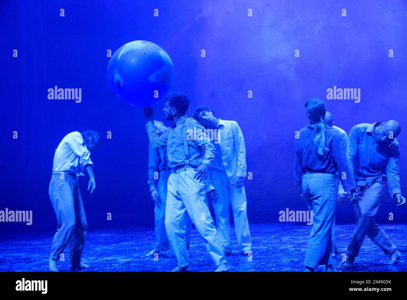 Folia, a contemporary dance show where hip-hop, classical and baroque ...