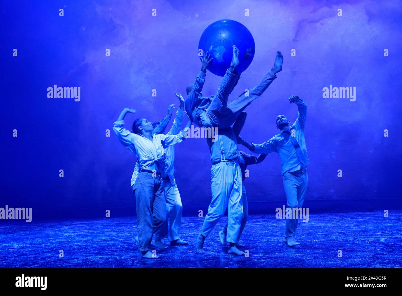 Folia, a contemporary dance show where hip-hop, classical and baroque ...