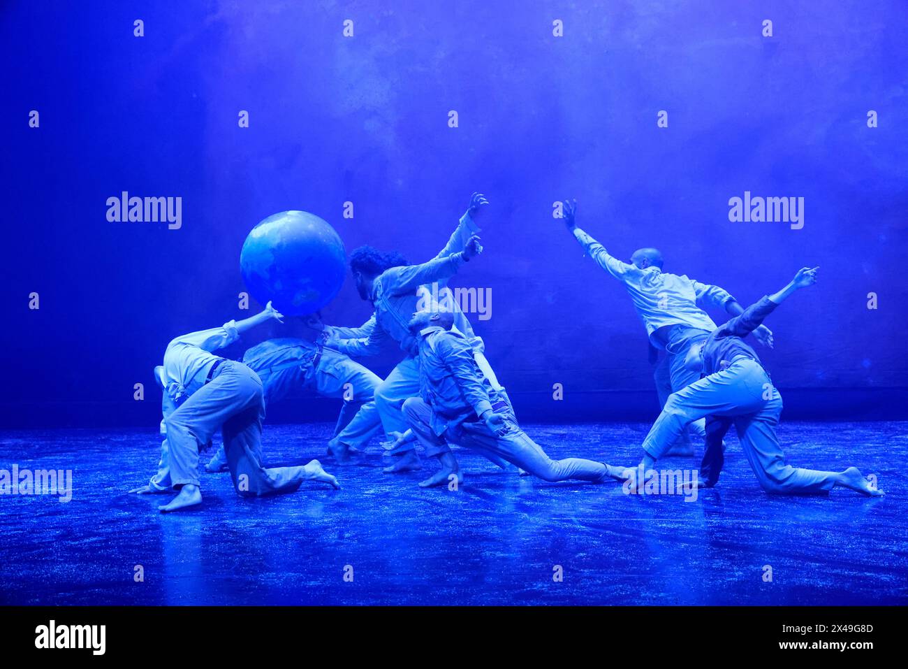 Folia, a contemporary dance show where hip-hop, classical and baroque ...