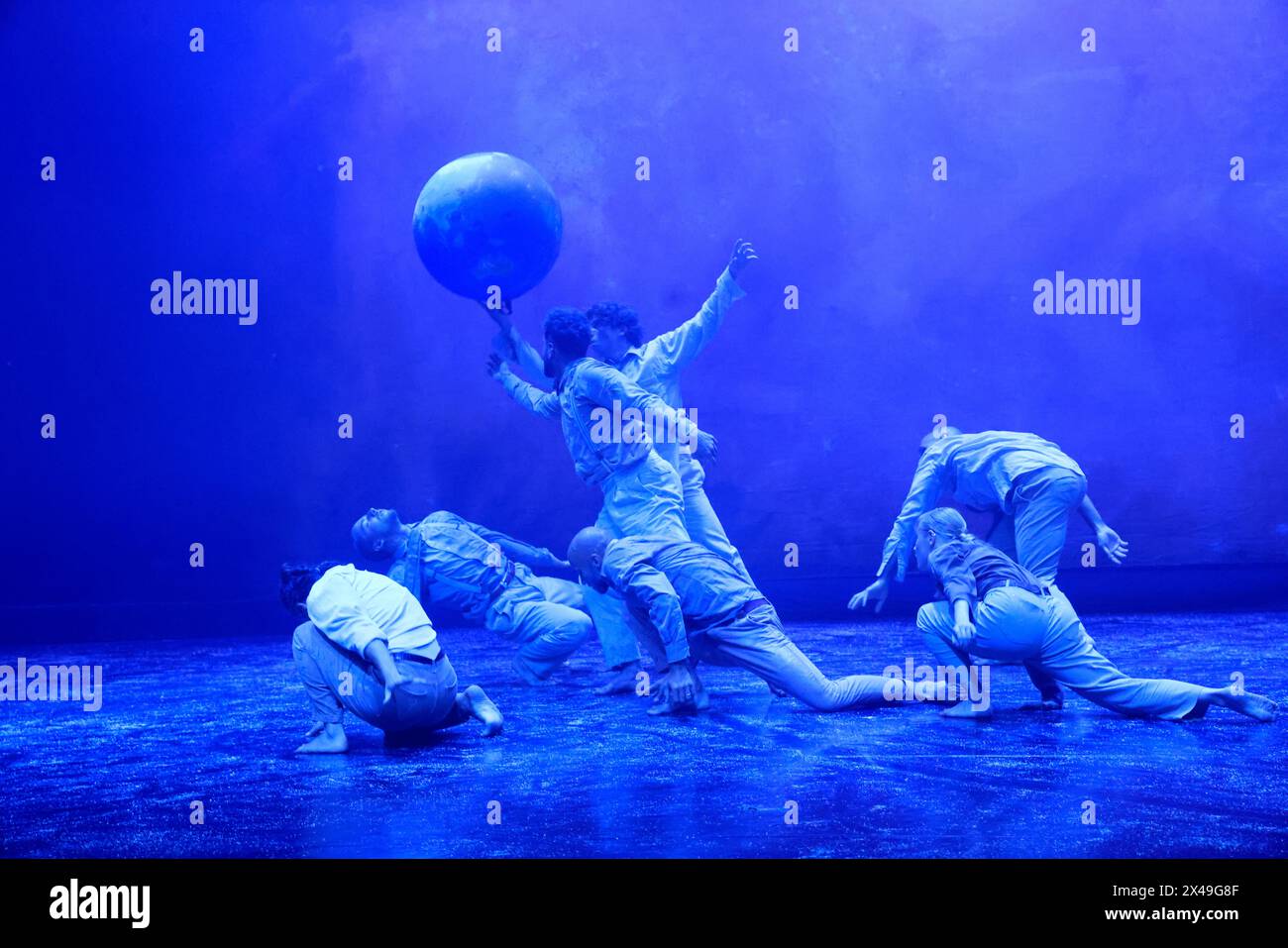 Folia, a contemporary dance show where hip-hop, classical and baroque ...