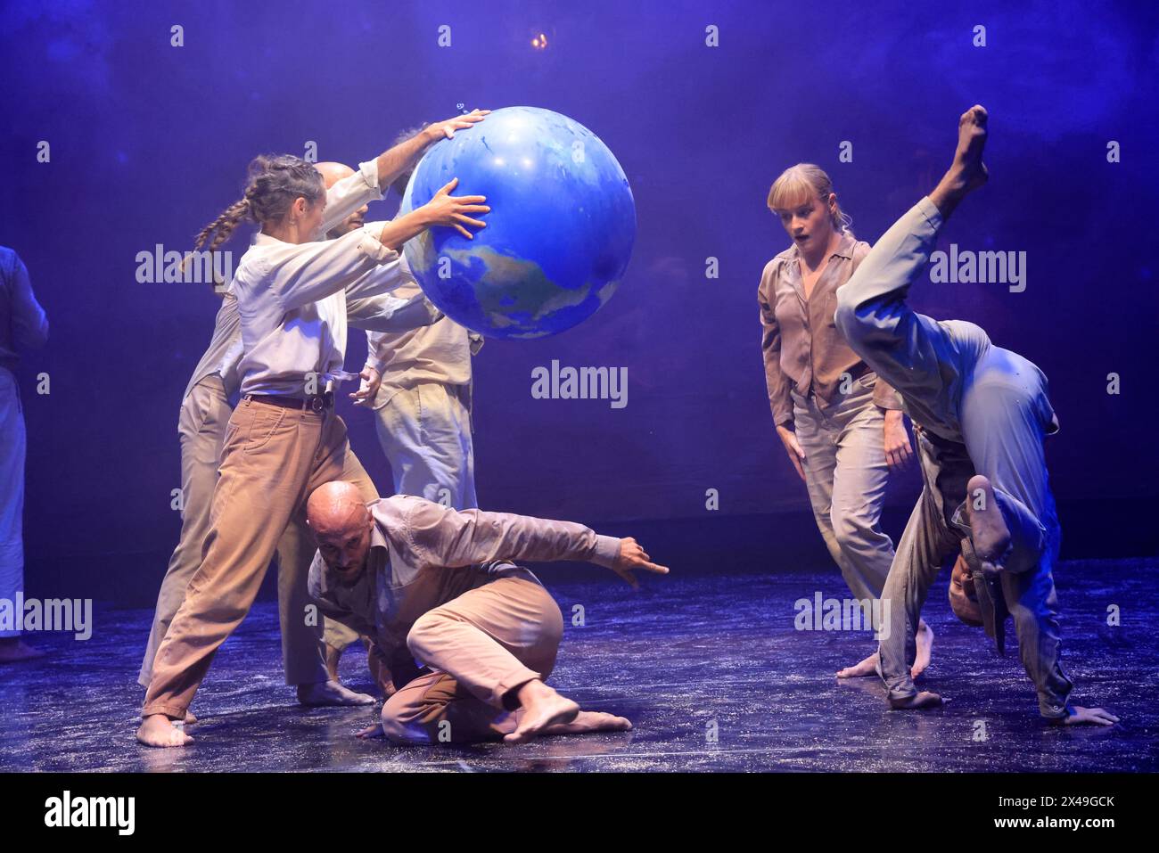 Folia, a contemporary dance show where hip-hop, classical and baroque ...