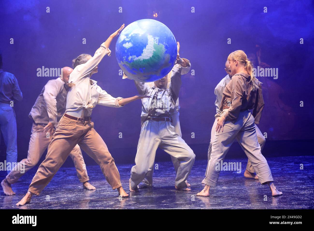 Folia, a contemporary dance show where hip-hop, classical and baroque ...