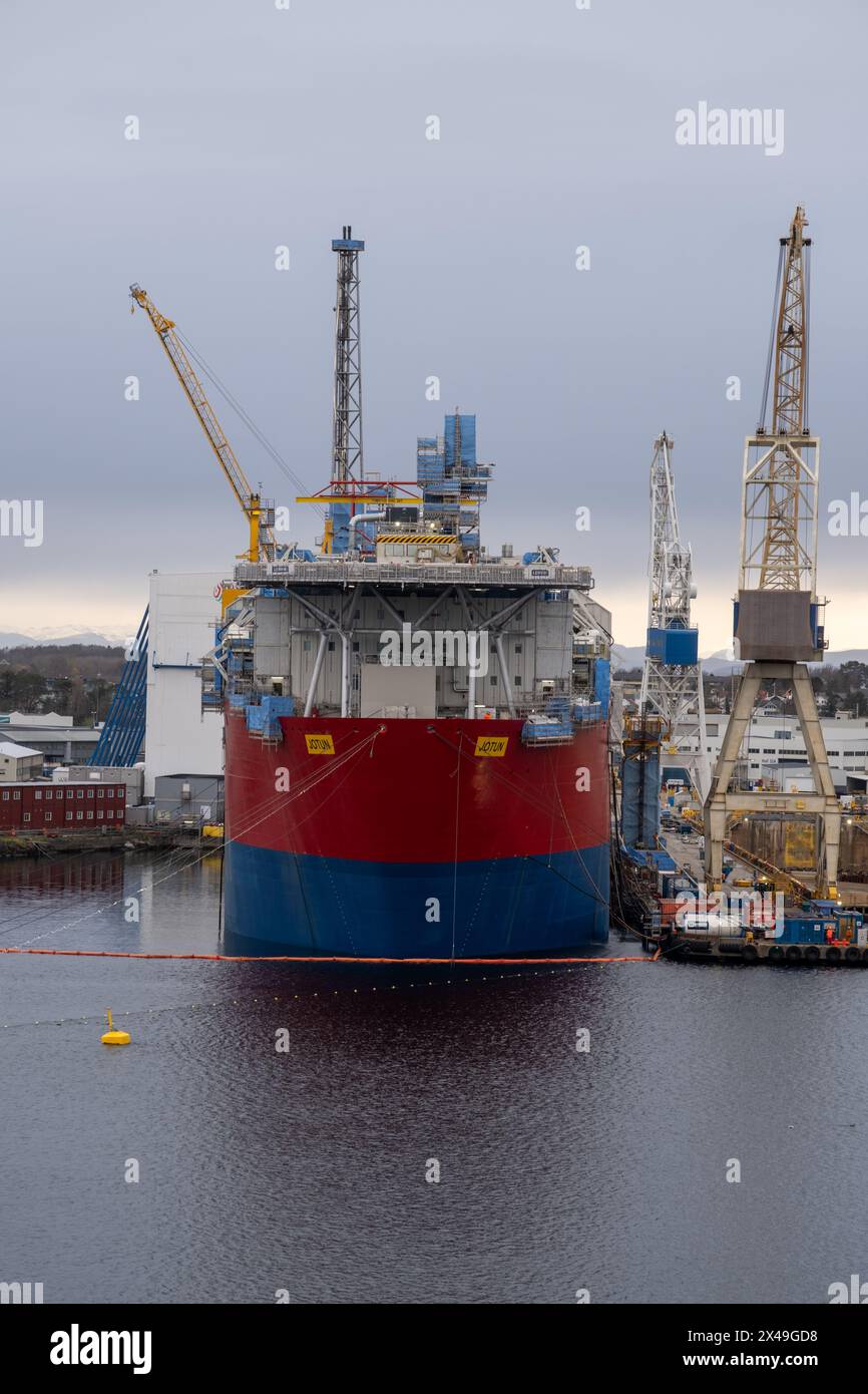 Offshore support vessel hi-res stock photography and images - Alamy