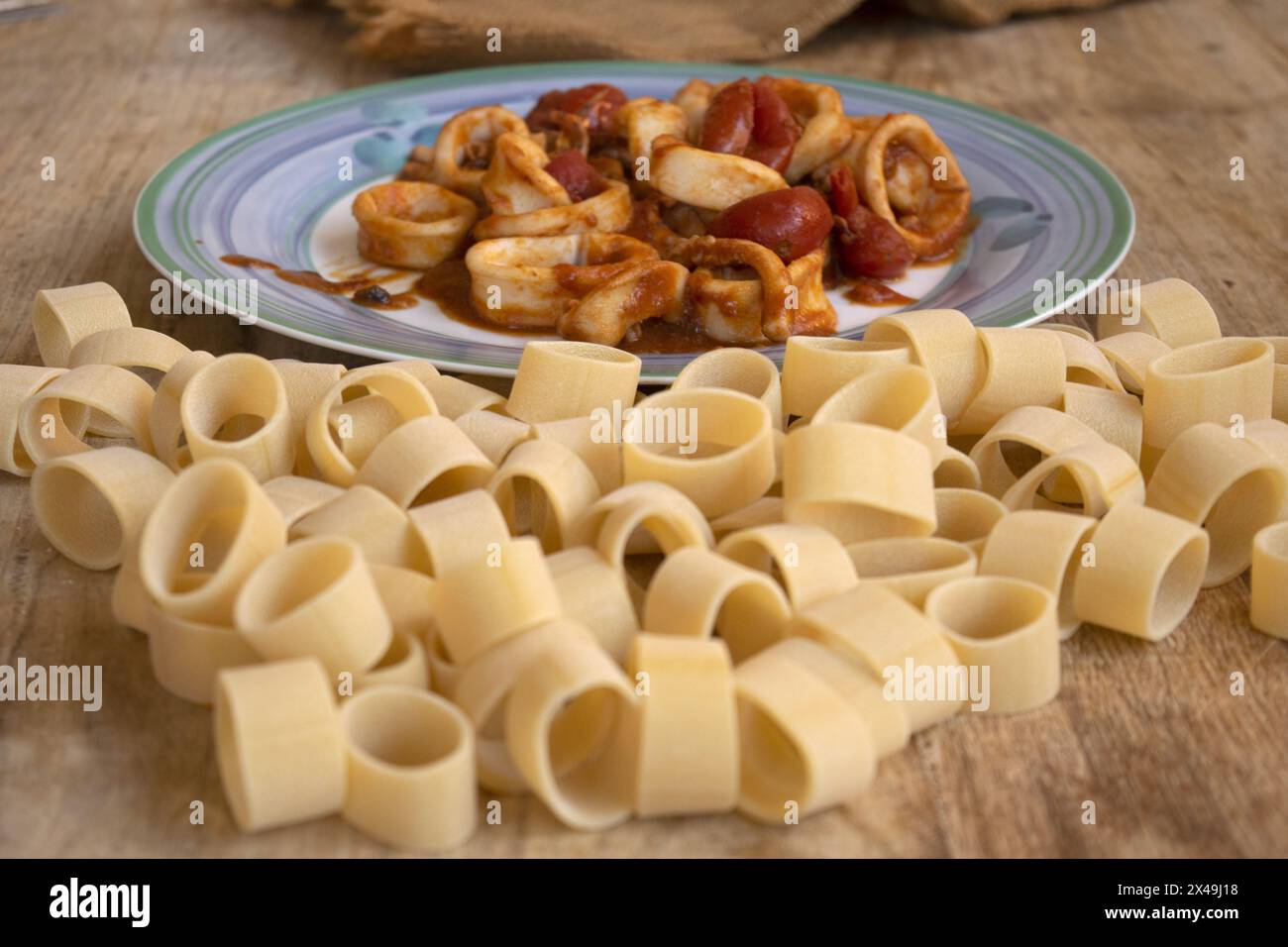 calamarata traditional italian recipe with pasta and calamari rings ...