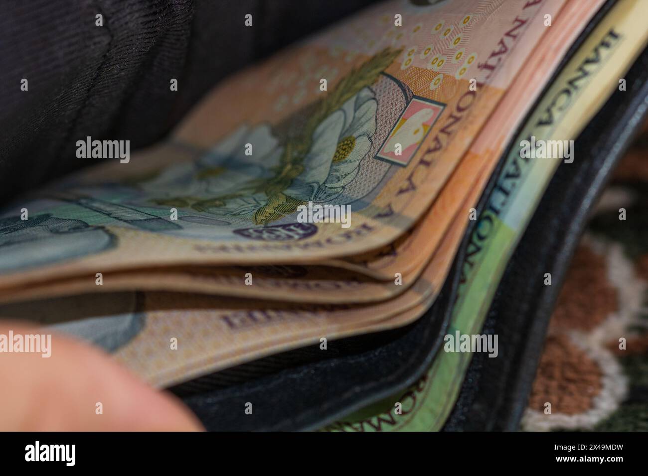 Lei currency wallet hi-res stock photography and images - Alamy