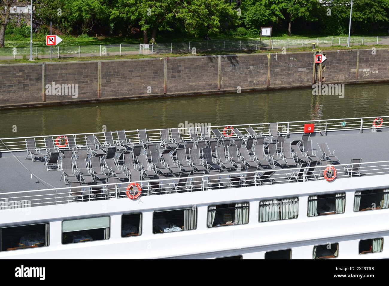 empty cruise ship deck Stock Photo - Alamy