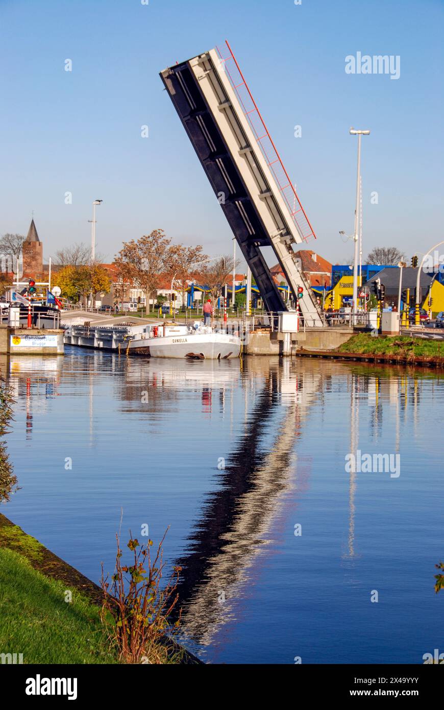 Lifting bridge over canal hi-res stock photography and images - Alamy