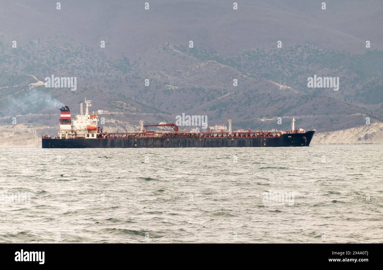 Sea freighter sailing in the middle of the ocean with big waves Stock ...