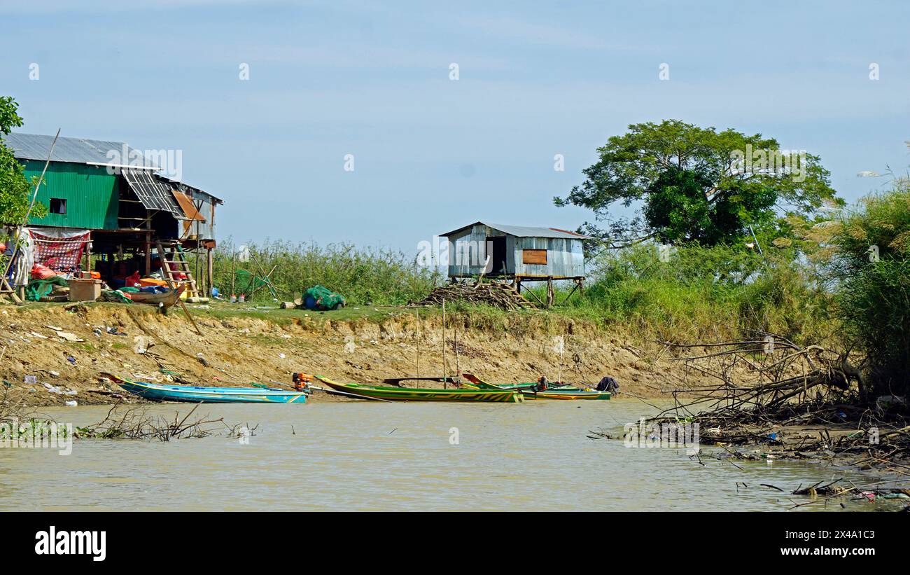 sinple fisherman village at the shore of tonle sap river in cambodia ...