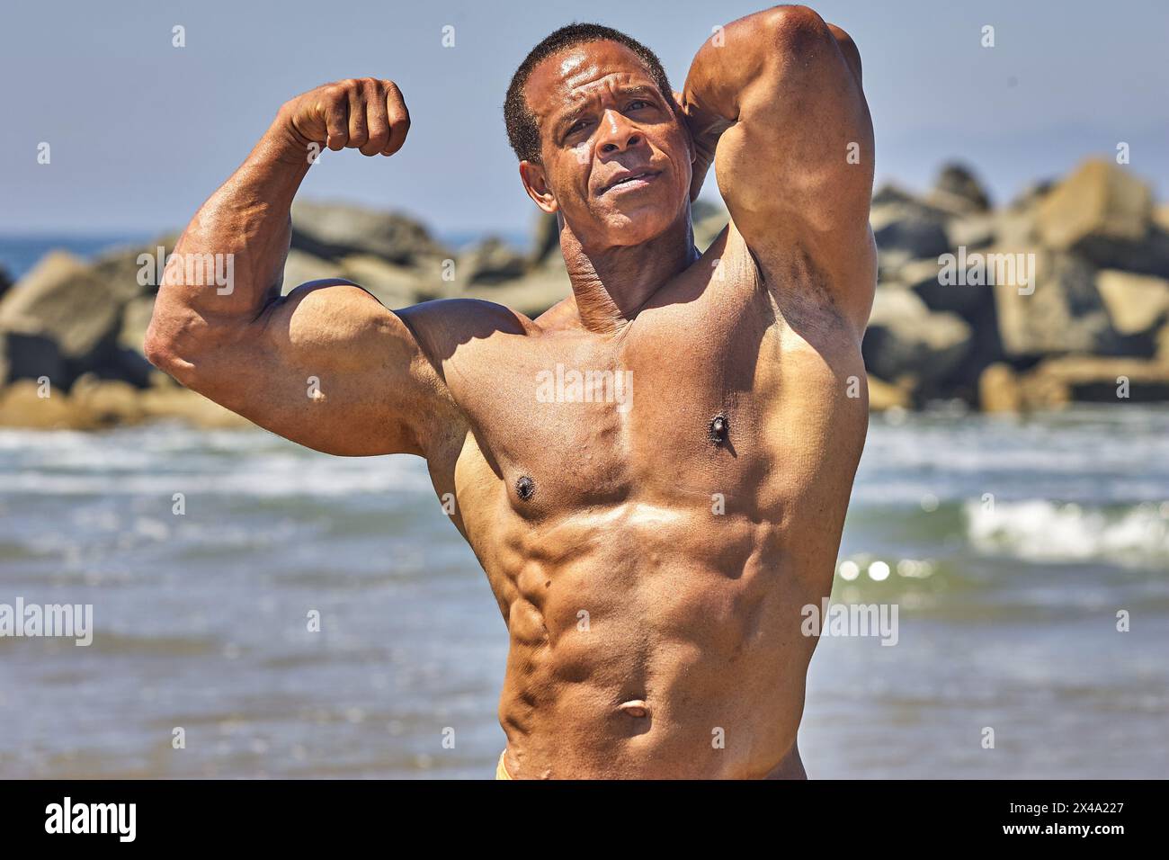 Bodybuilders beach hi-res stock photography and images - Alamy