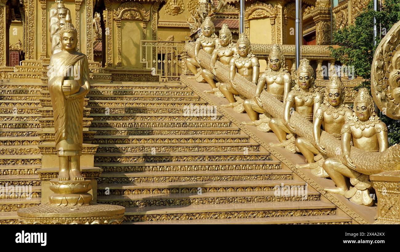 Mongkol Serei Kien Khleang Pagoda in Phom Penh in Cambodia Stock Photo ...