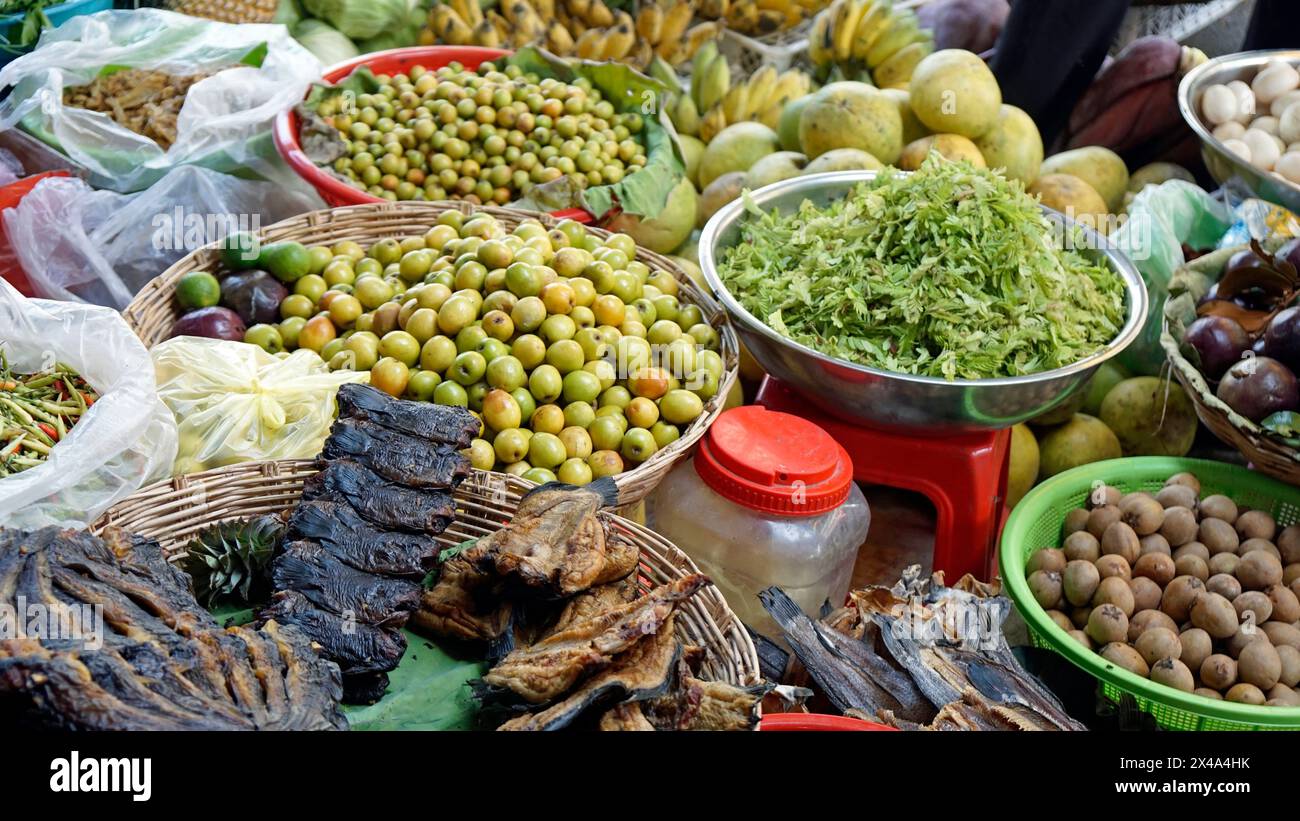 food market in the streets of battambang Stock Photo - Alamy